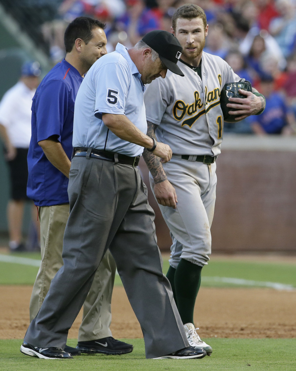 Umpire Dale Scott leaves game after struck by liner in Texas - Sports ...