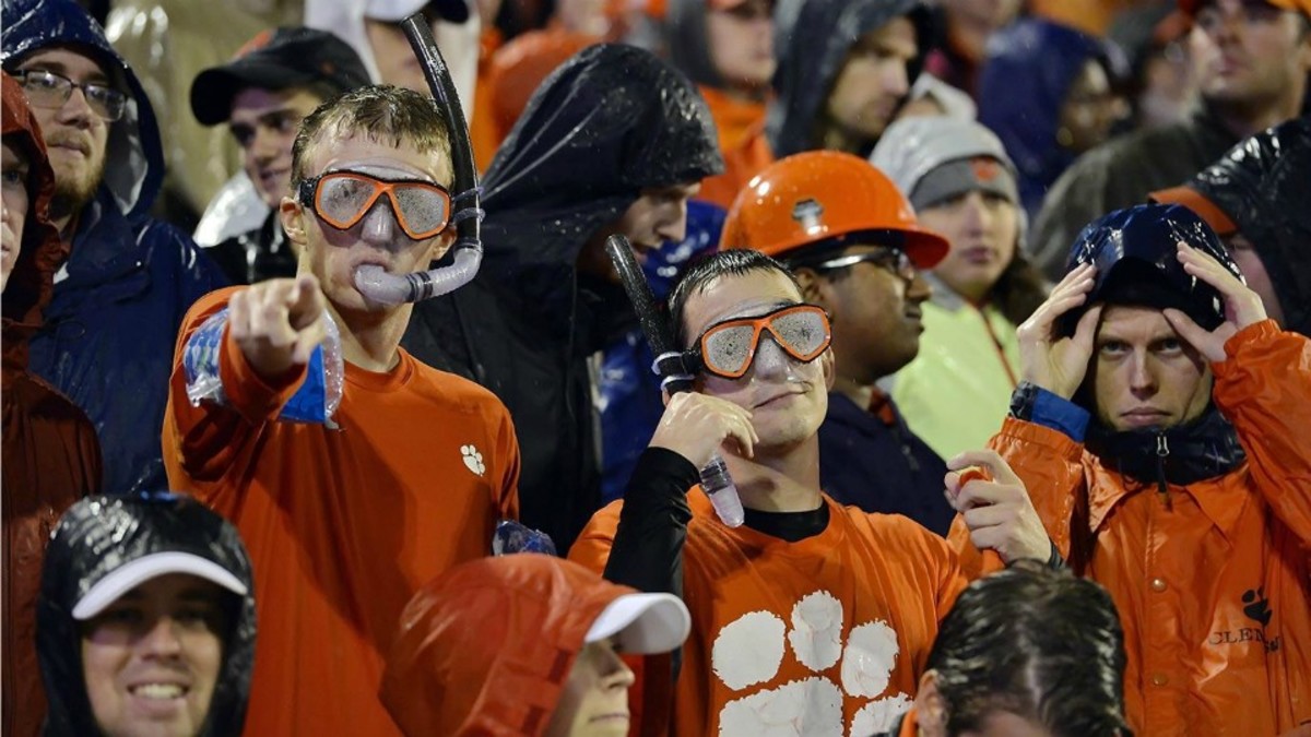 Extra Mustard finds the week’s best College Football fans - Sports ...