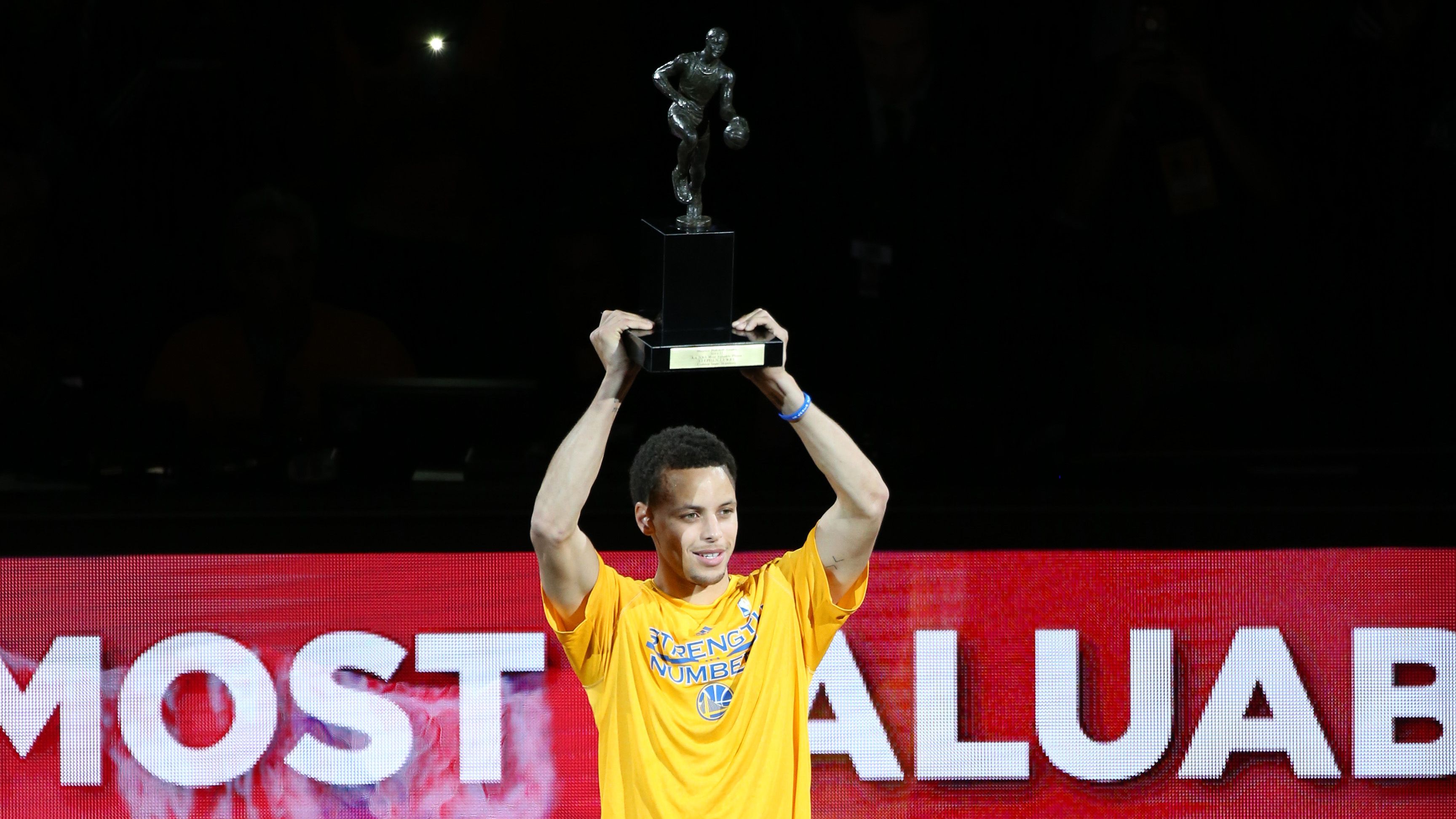 Warriors' Stephen Curry appears on Sports Illustrated cover for second ...