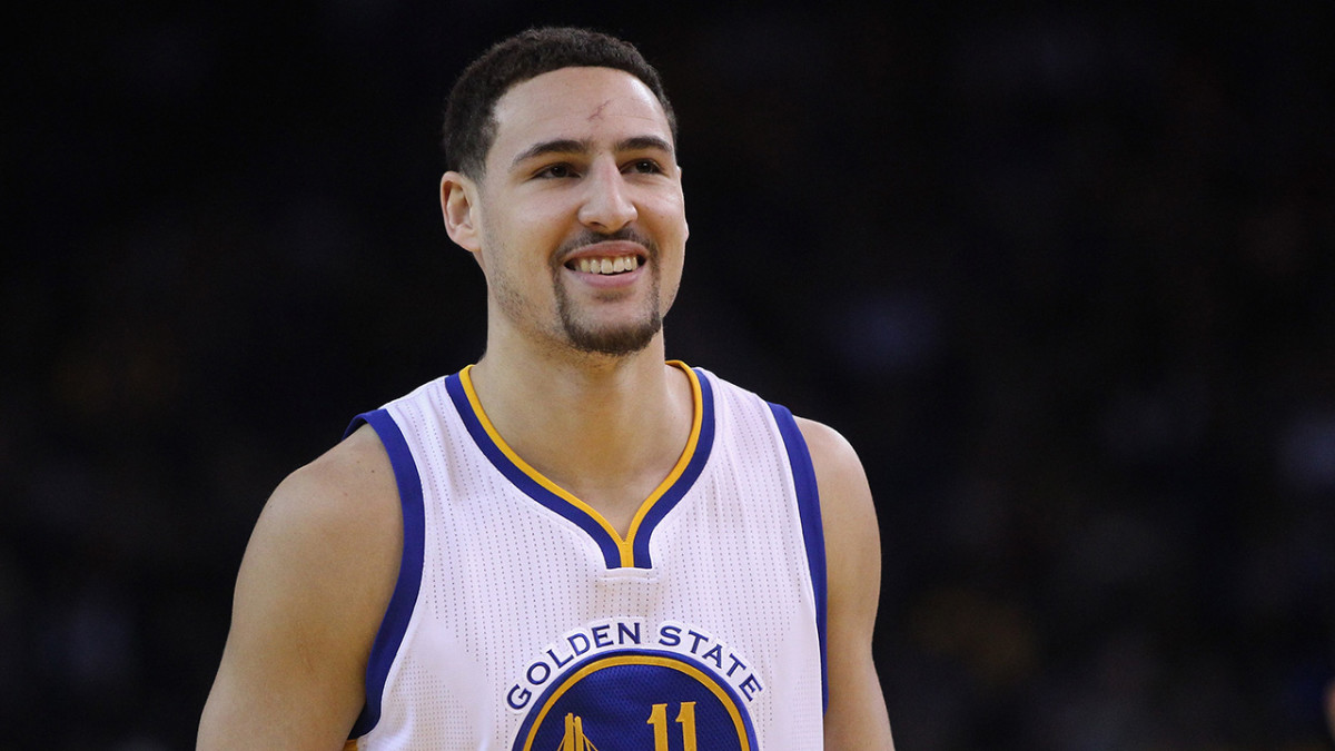 Klay Thompson's half-court shot on a bike - Sports Illustrated
