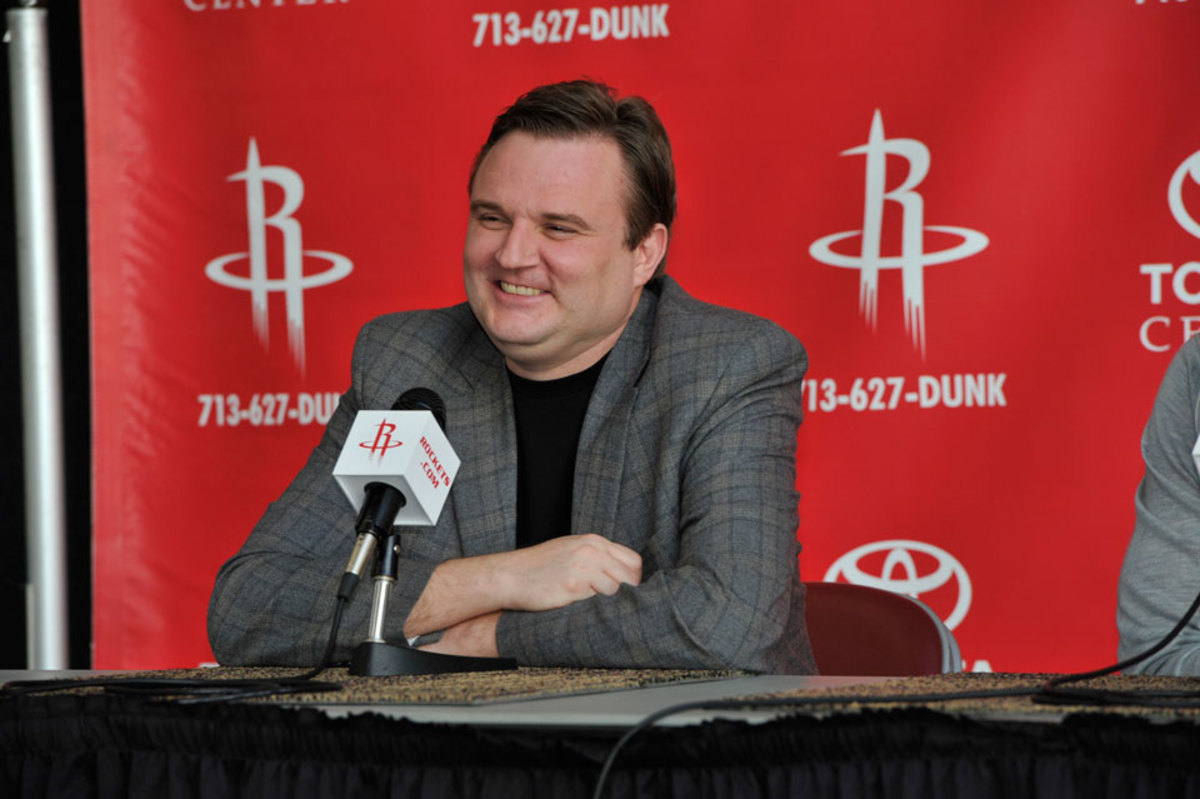 Video: Houston Rockets GM Daryl Morey signs at Battioke - Sports ...