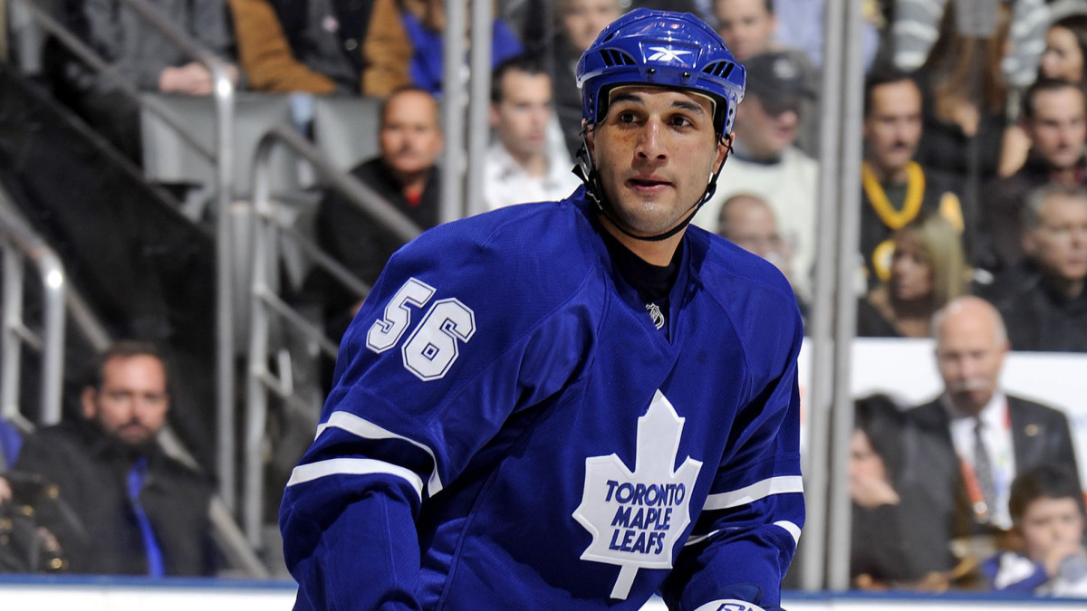 Andre Deveaux: Arrest warrant issued for ex-NHLer in attack - Sports ...