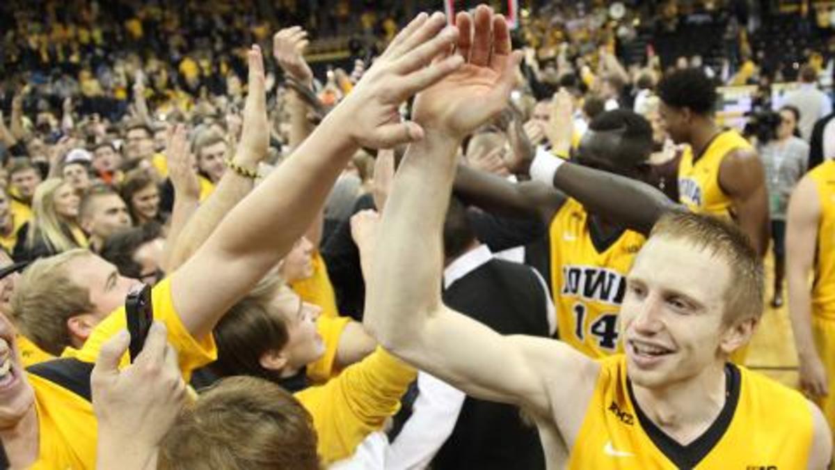 No. 1 Michigan State Spartans lose to Iowa Hawkeyes - Sports Illustrated