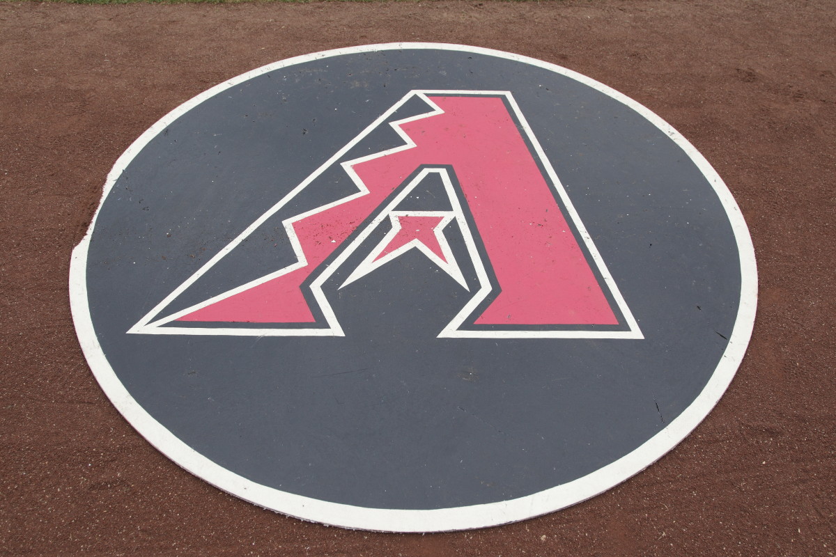 Arizona Diamondbacks: Team unveils new uniforms for 2016 season ...