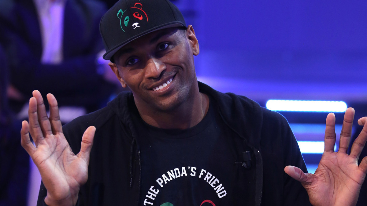 Metta World Peace picks up five fouls in a minute before ejection ...