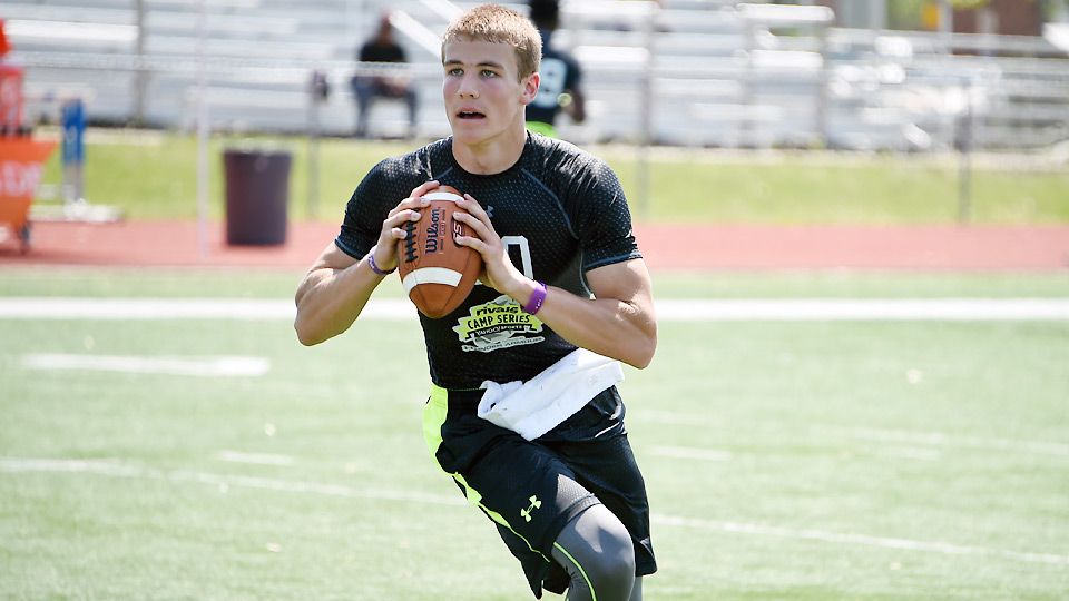 Hunter Johnson, top 2017 QB recruit, commits to Tennessee - Sports ...