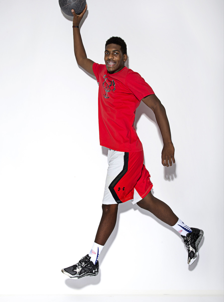 Video: Five-star PF recruit Cody Riley shatters backboard on dunk ...