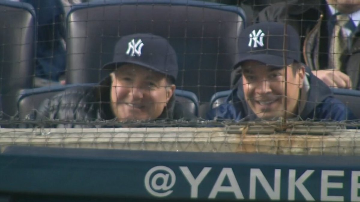 Yankees fan Jimmy Fallon chugs beer after flinching - Sports Illustrated