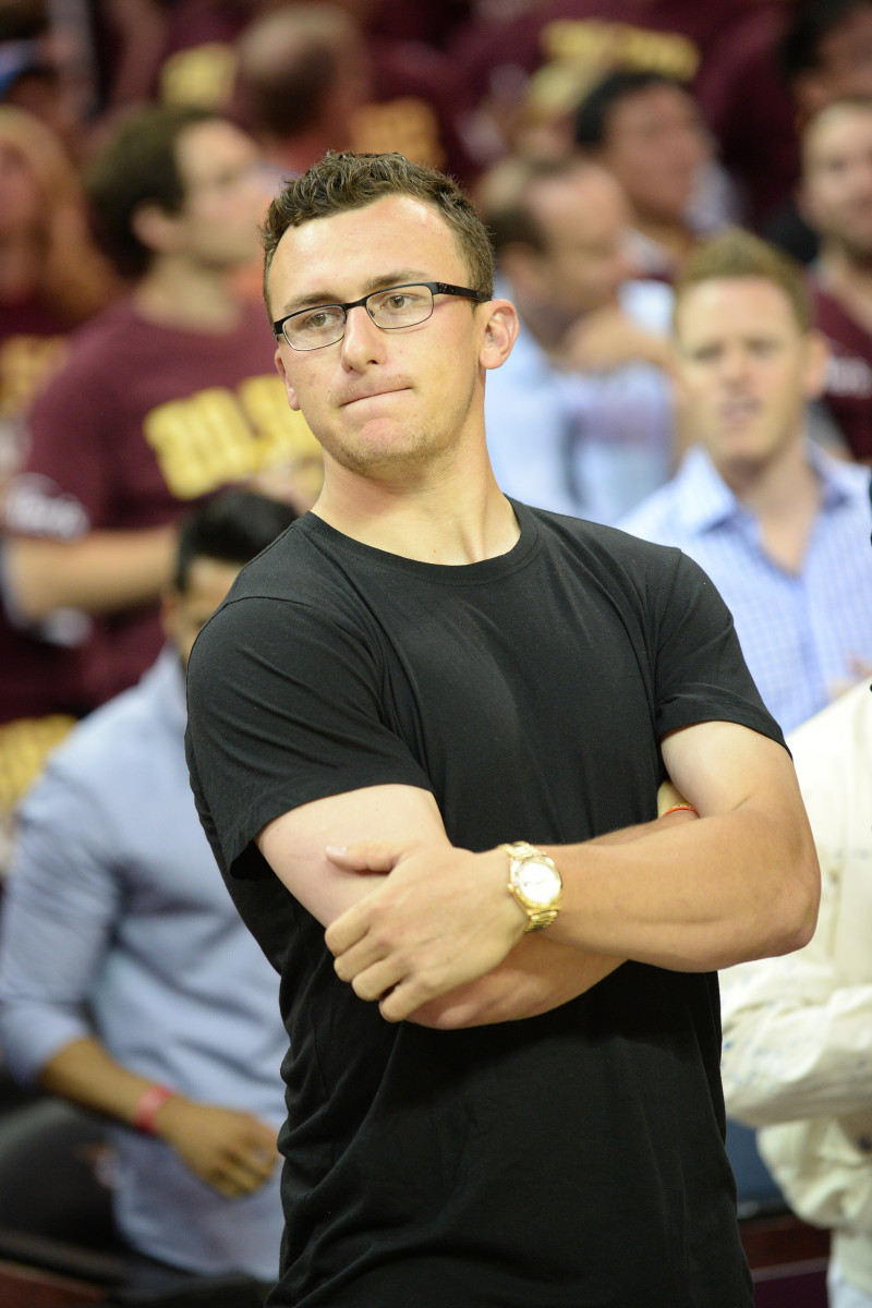 Johnny Manziel: Seth Rollins trolls Browns QB at WWE Raw (video ...