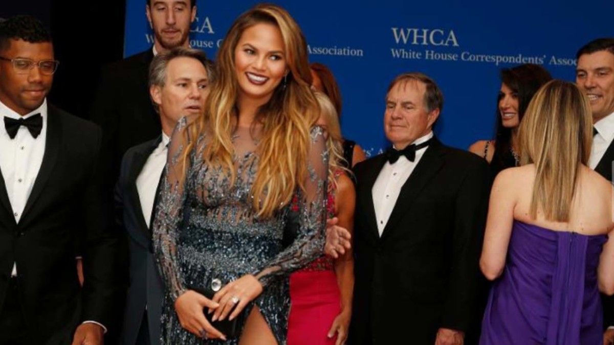 Bill Belichick smirks at SI Swimsuit's Chrissy Teigen - Sports Illustrated