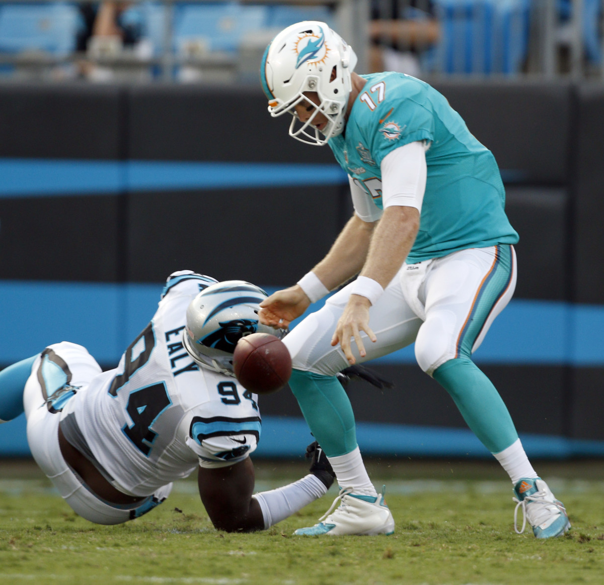 Identifying zone-read plays makes it tough to protect QBs - Sports ...