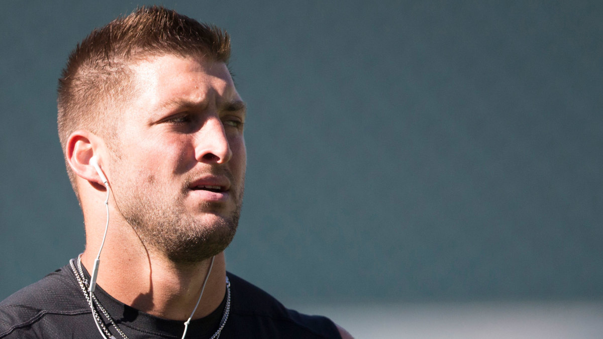 Tim Tebow: QB plays basketball with Alabama team, makes halfcourt shot ...