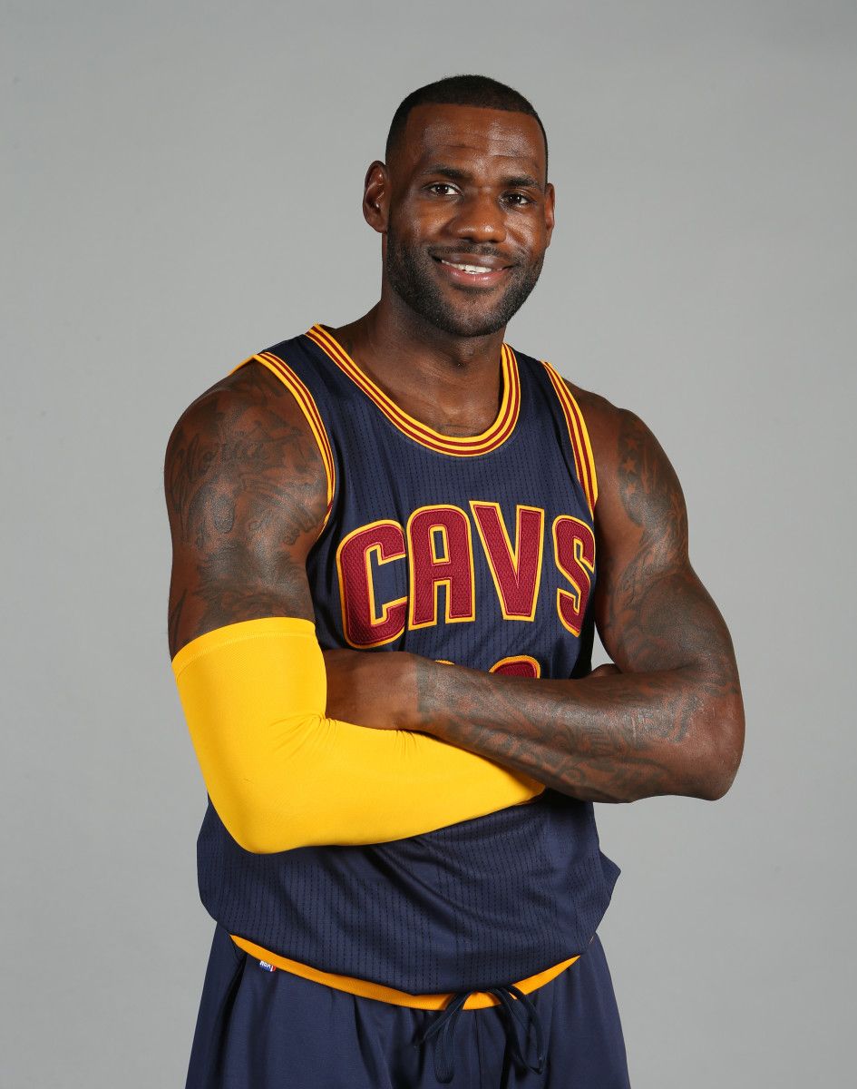LeBron practices for first time since back injection - Sports Illustrated