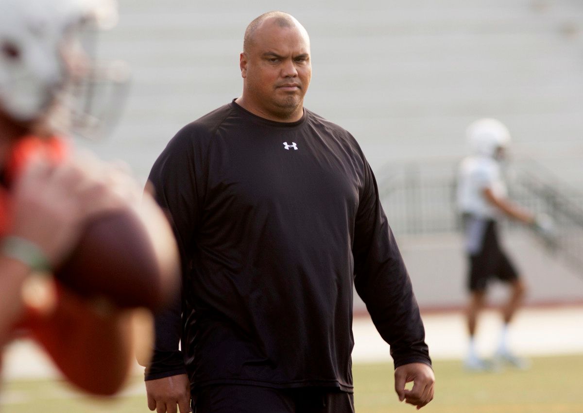 Interim Hawaii coach Chris Naeole making changes - Sports Illustrated