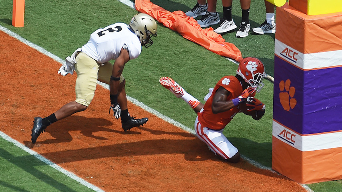 Clemson football: Mike Williams carted off field with neck injury ...