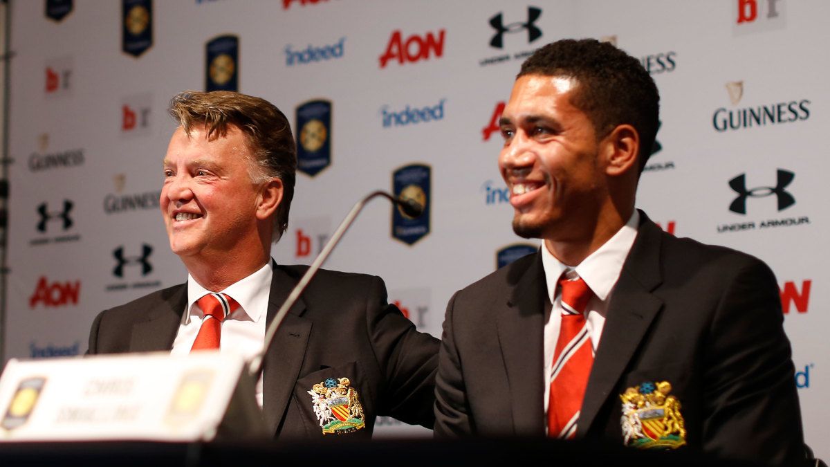 Manchester United's Louis Van Gaal calls Chris Smalling the wrong name ...