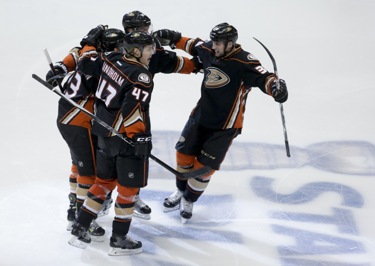 Perry puts Ducks past Flames 3-2 in OT, into conf. finals - Sports ...