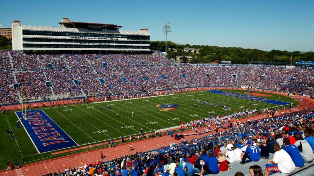 Kansas lineman gained 50 pounds by chugging protein shakes - Sports ...