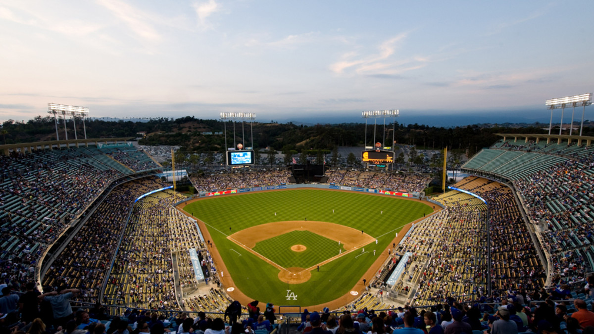 Vin Scully appreciates sun during Los Angeles Dodgers broadcast ...