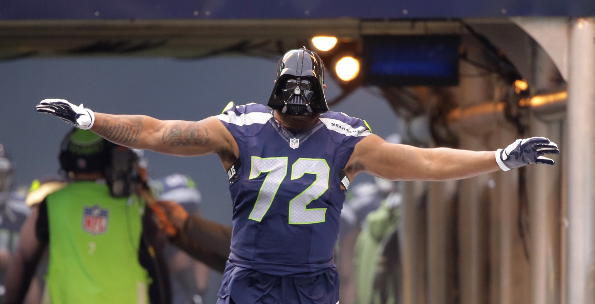Seattle Seahawks: Michael Bennett wears Darth Vader mask - Sports ...