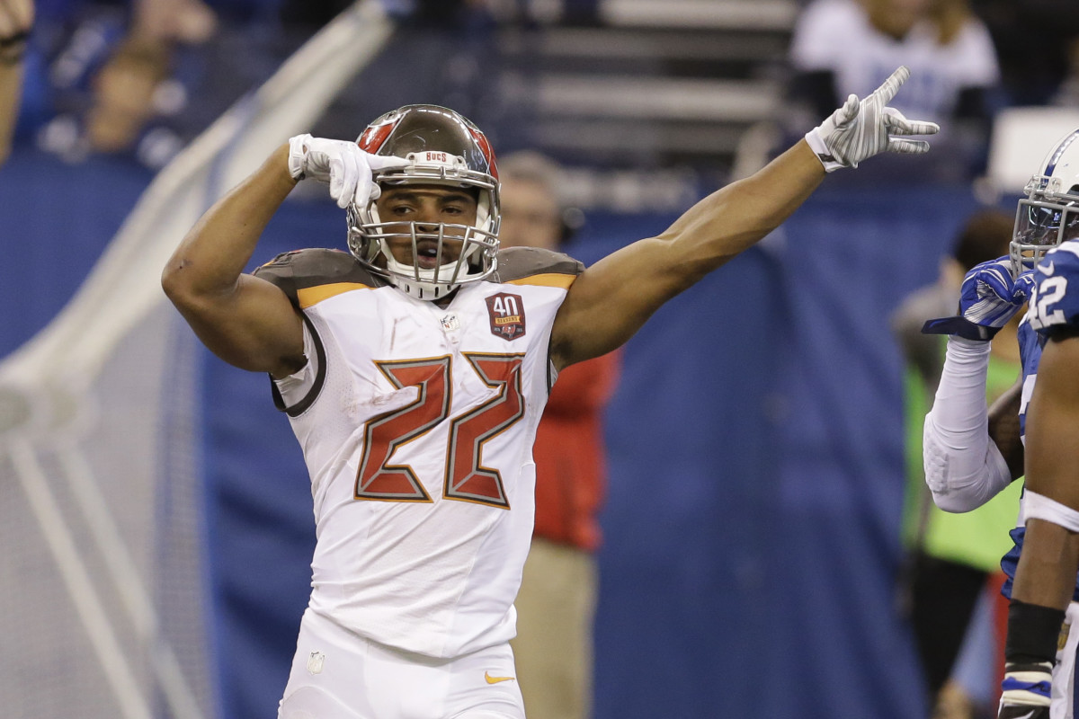 Smith confident Buccaneers can hang in NFC playoff race - Sports ...