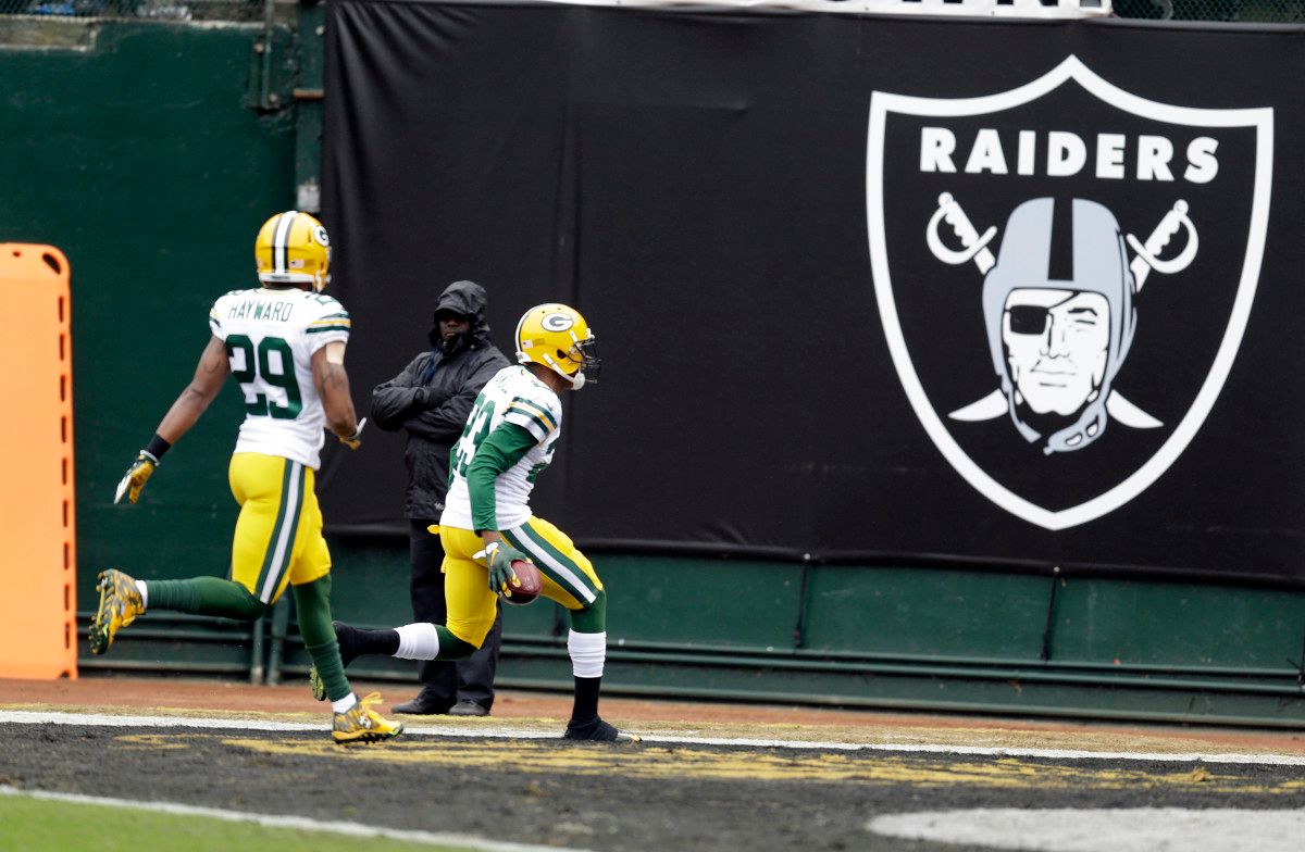 Packers beat Raiders 30-20 after clinching playoff spot - Sports ...