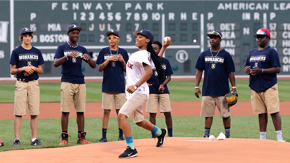 Video: Mo'ne Davis throws out first pitch at Red Sox game - Sports ...