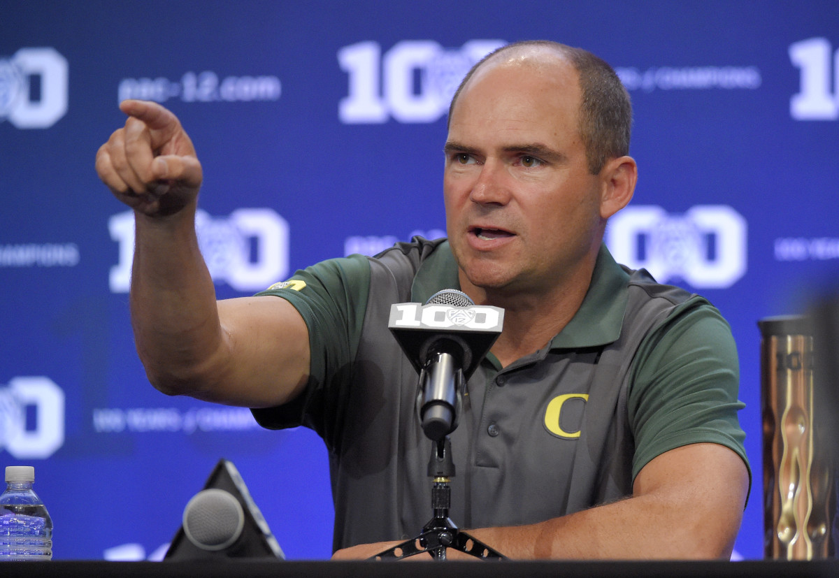 Oregon's Helfrich keeping quiet about new QB as Ducks return - Sports ...