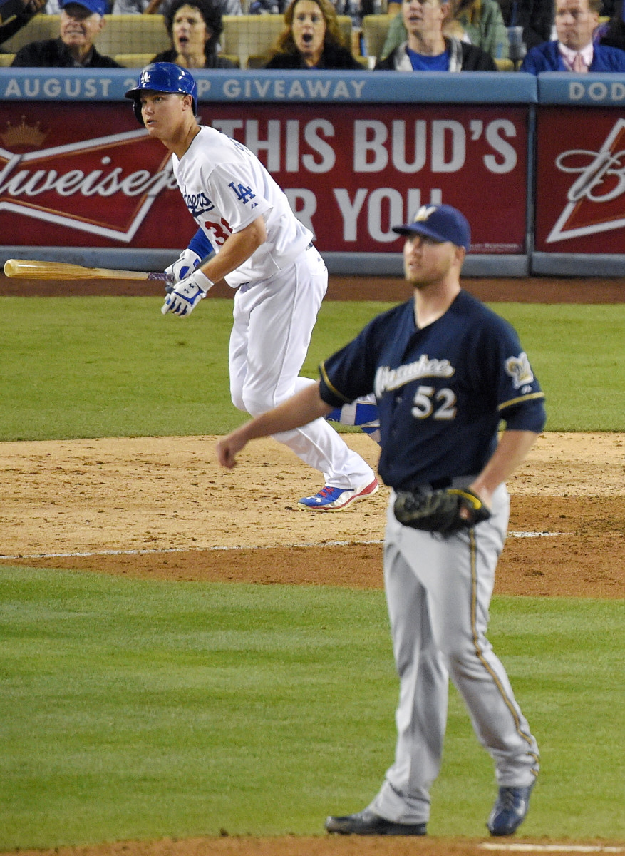 Dodgers rally with 3 runs in 7th to beat Brewers 3-2 - Sports Illustrated