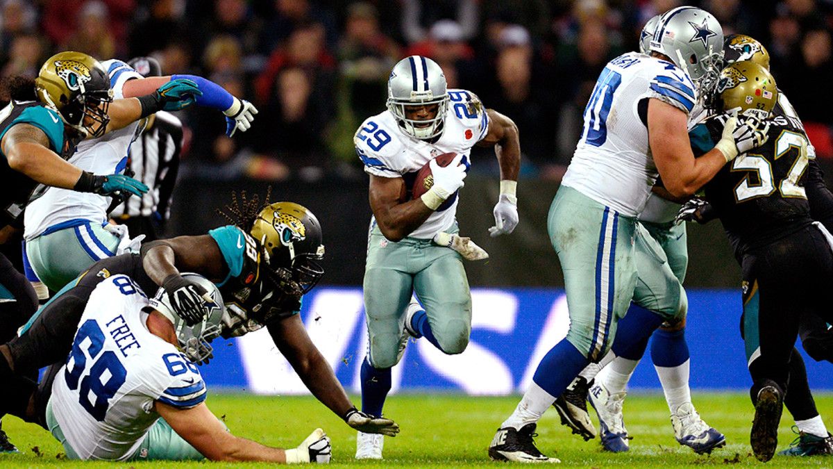 Demarco Murray Jumps Over Defender