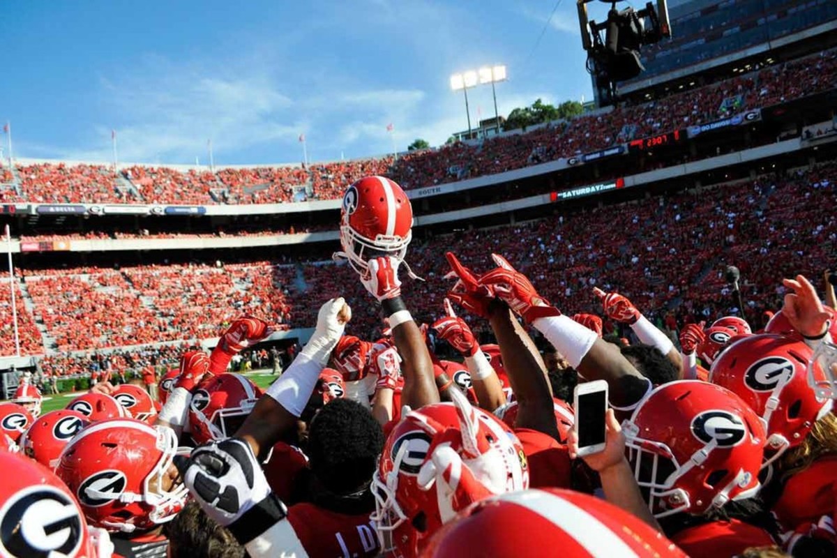 Georgia Buldogs fans showcase passion, pageantry of SEC football ...