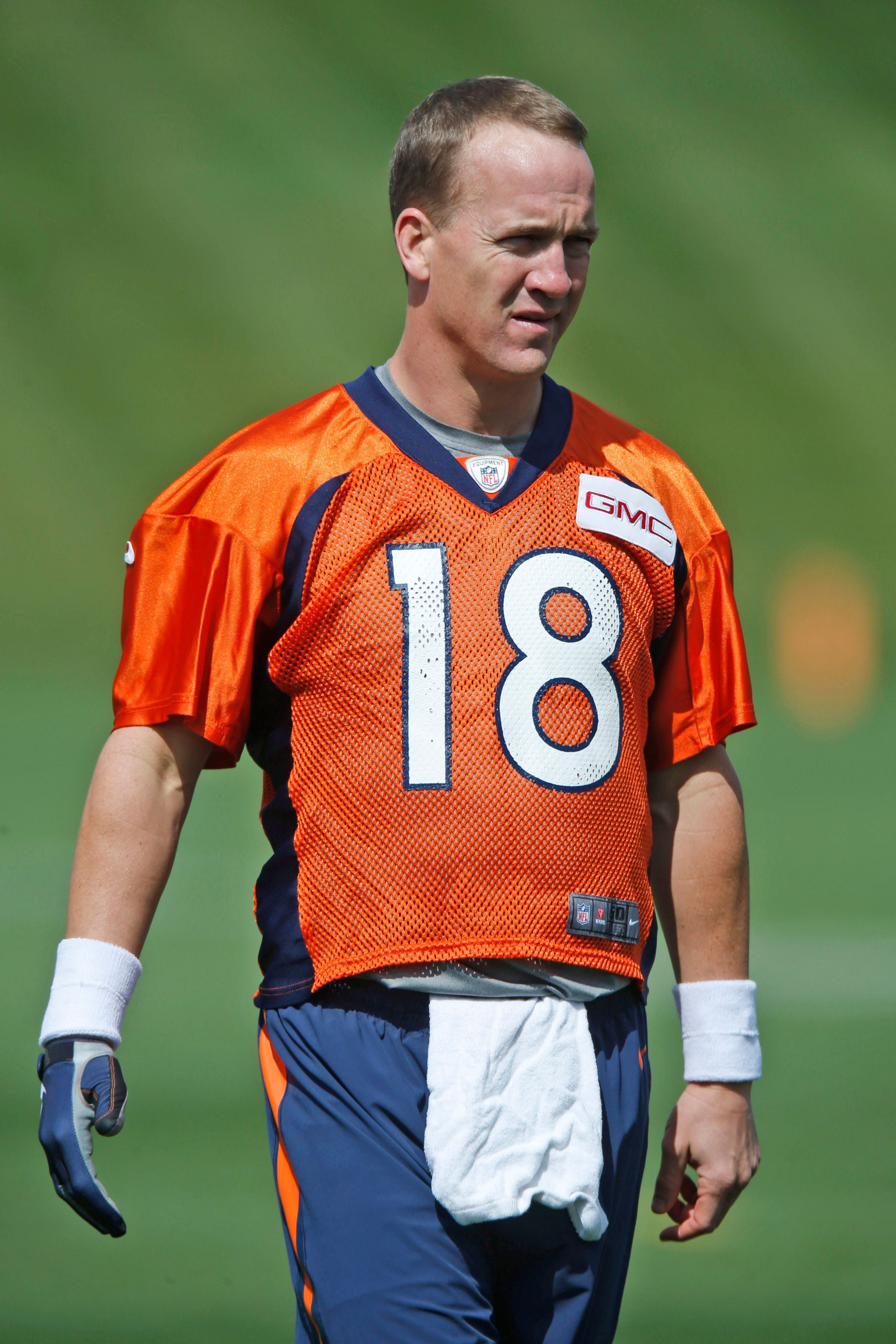 Peyton Manning begins working on Denver Broncos' new offense - Sports ...
