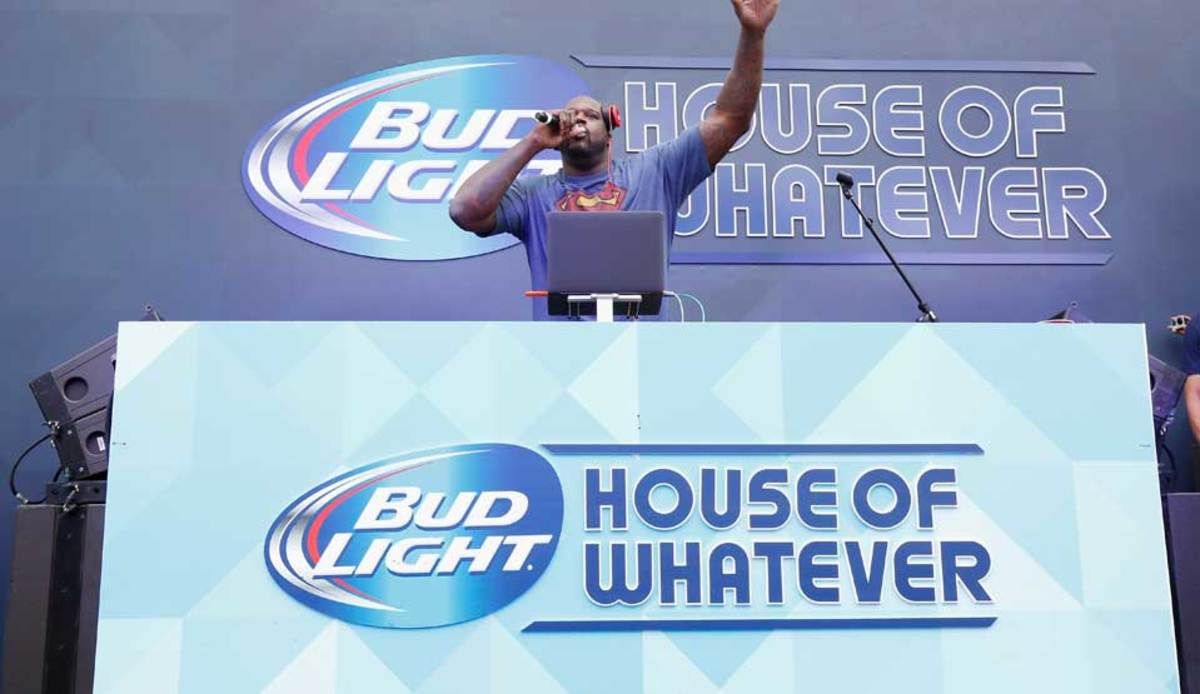 Bud Light Super Bowl commercial turns man into PacMan, chaos ensues ...