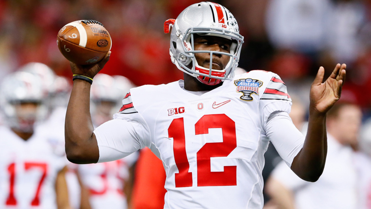 Ohio State QB Cardale Jones plays video games at children's hospital ...