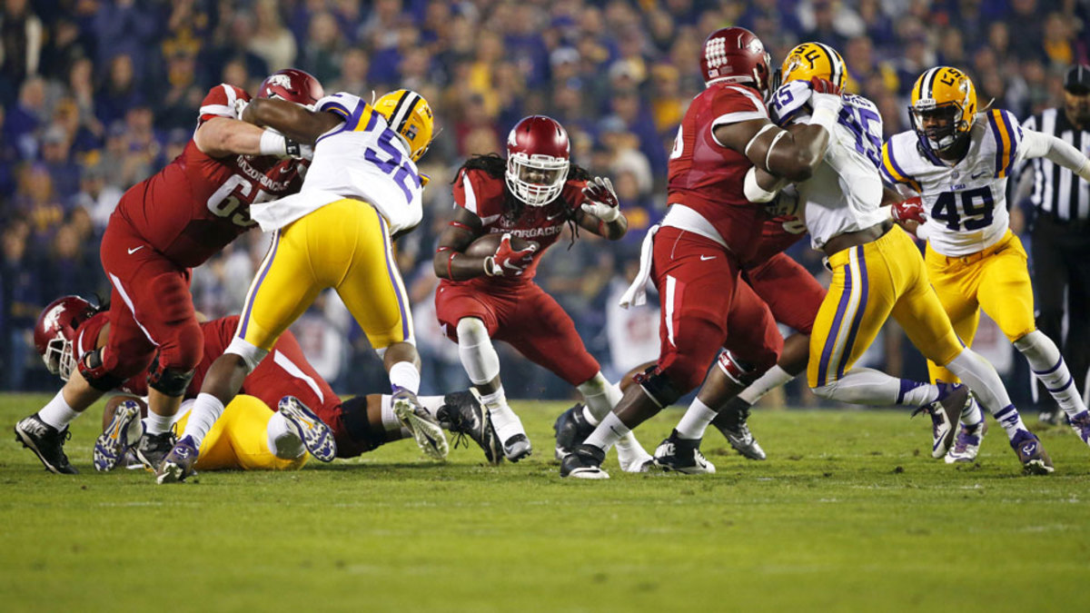 Arkansas upset LSU 31-14 to continue its late SEC surge - Sports ...