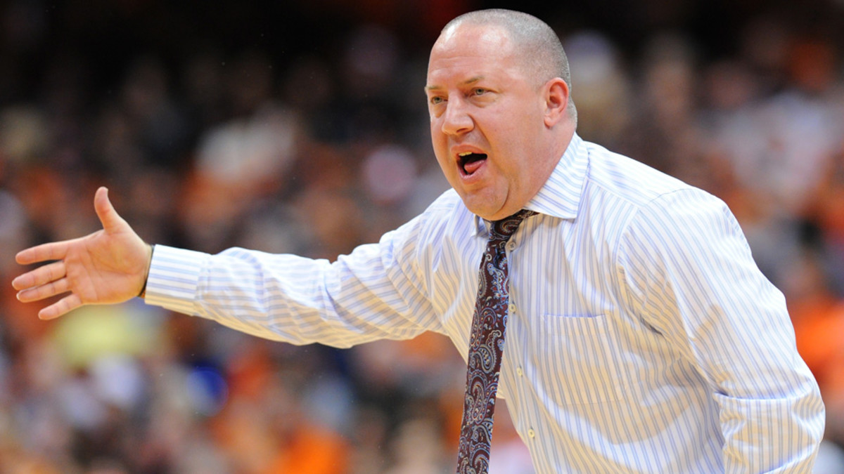 Buzz Williams: Virginia Tech coach reads mean tweets - Sports Illustrated