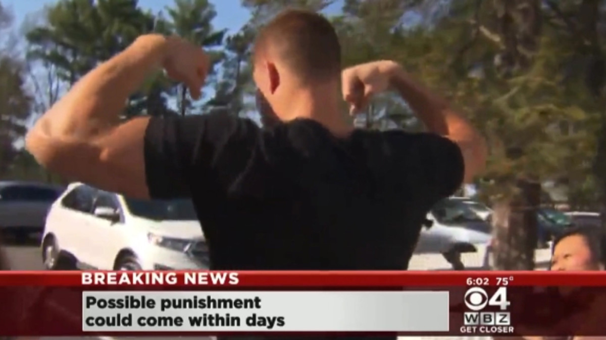 Deflategate: Rob Gronkowski responds to questions by flexing - Sports ...