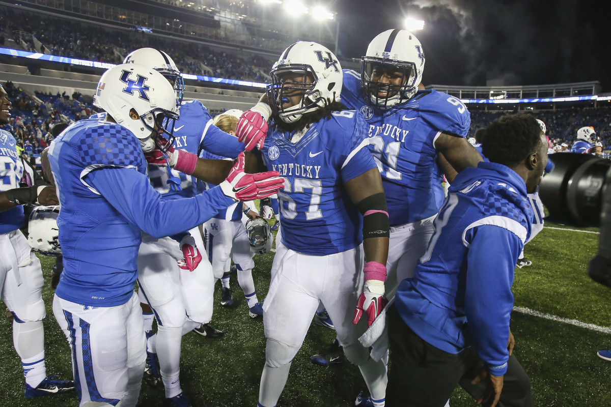 Kentucky rallies to force OT, beats Eastern Kentucky 34-27 - Sports ...