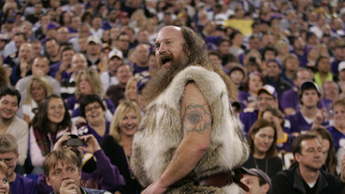 Vikings mascot contract negotiations: Blame owners, too - Sports ...