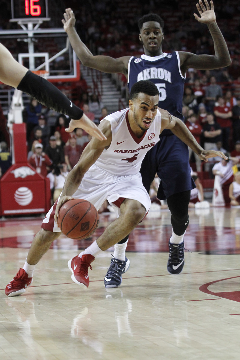 Jackson's 23 points lifts Akron past Arkansas 88-80 - Sports Illustrated