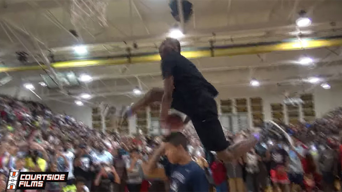Video: UMass commit Unique McLean does impressive dunk - Sports Illustrated