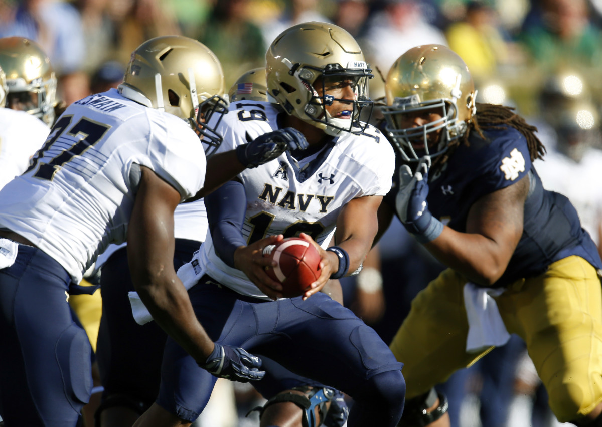 Navy QB Reynolds leaves Notre Dame game with injury - Sports Illustrated