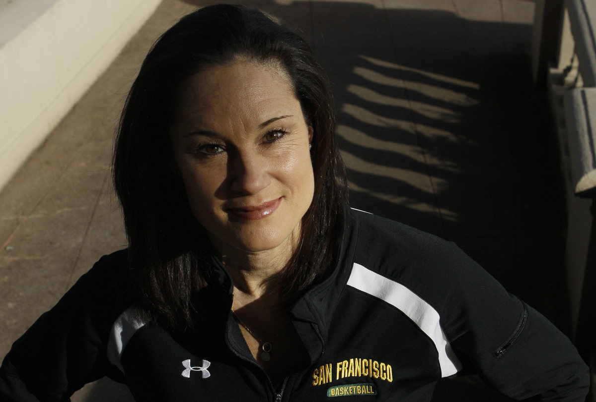 San Francisco coach Jennifer Azzi earns contract extension - Sports ...