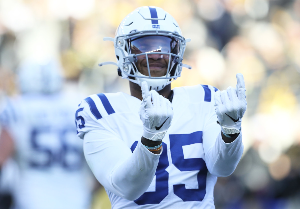 Disgruntled Eric Ebron Drops Proverbial Ball - Sports Illustrated ...