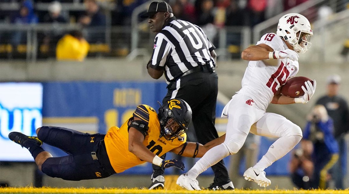Pac-12 suspends referee: Official gives penalty to wrong team in WSU vs ...