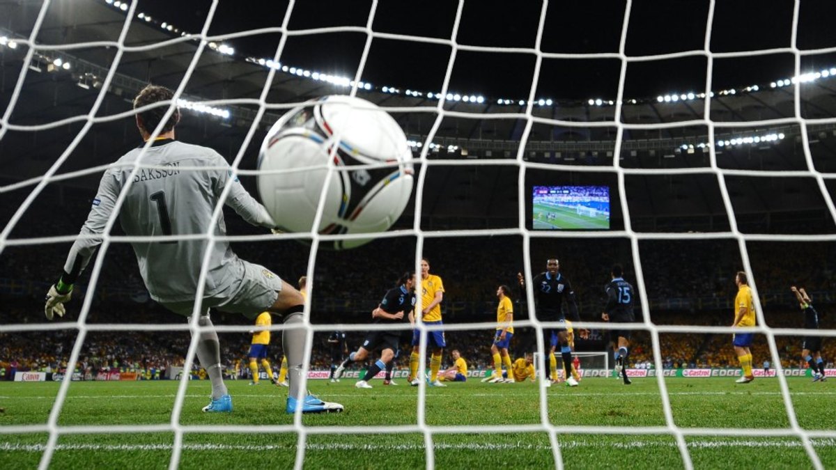 Coritiba striker Joel's celebration leads to a nasty fall - Sports ...