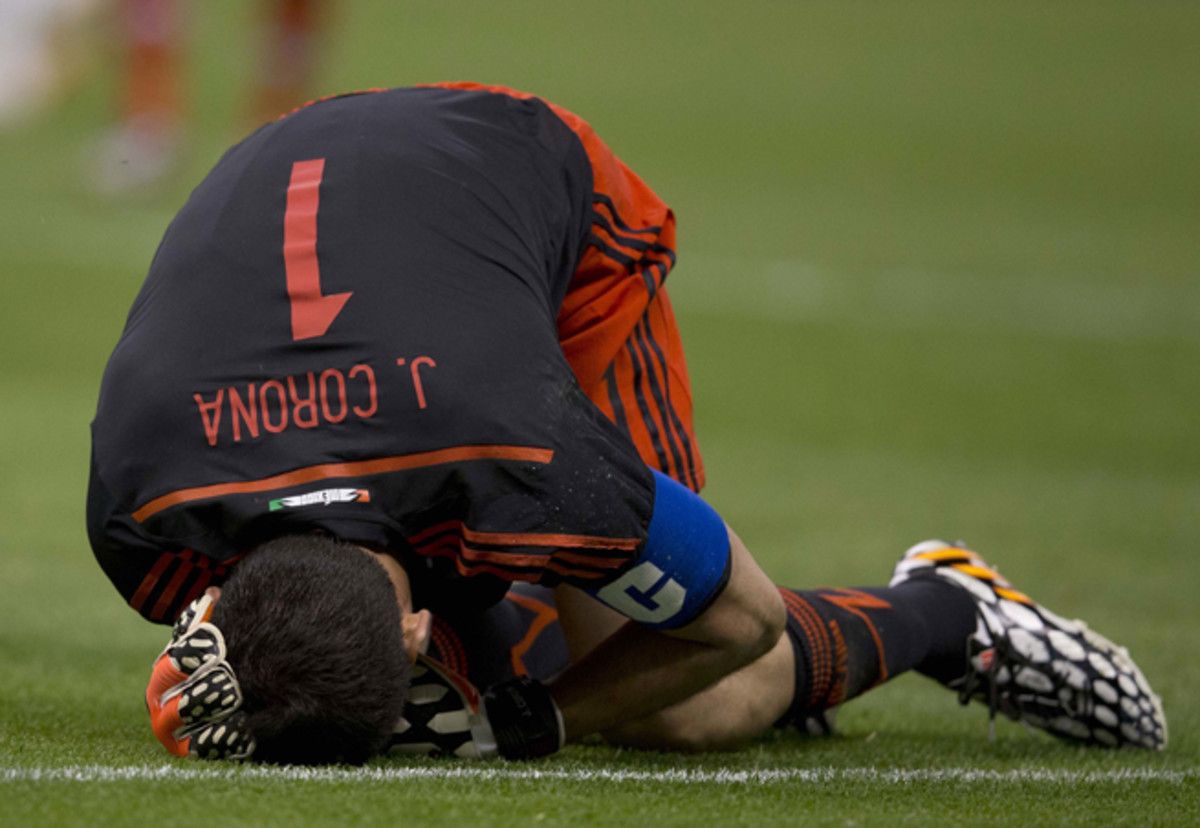 Mexico goalkeeper Jesus Corona's head injury deemed not serious ...