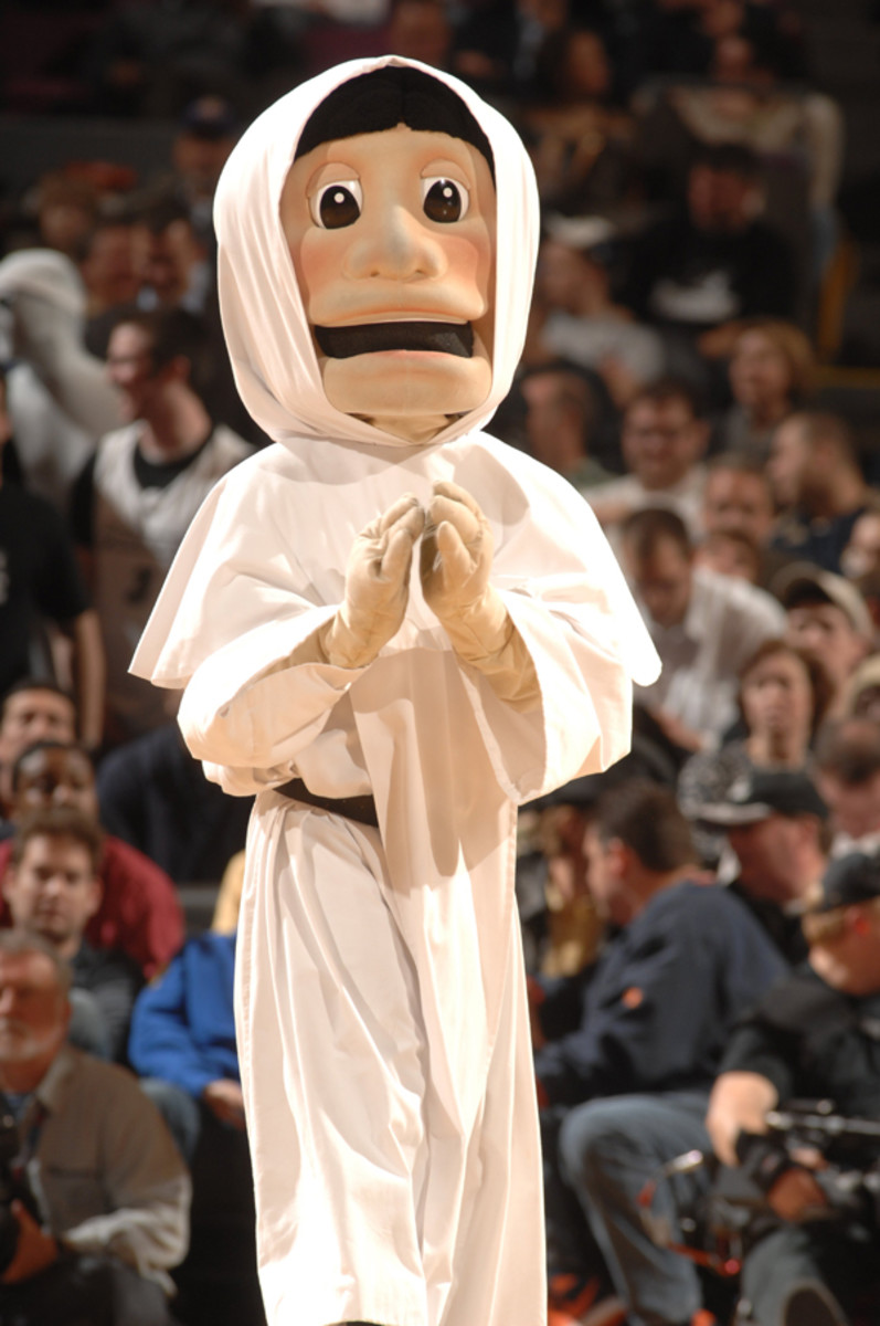 Bradley University Unveils New, Horrifying Gargoyle Mascot - Sports ...