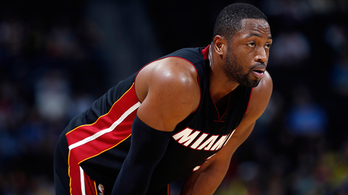 Watch: Referee inadvertently pokes Heat guard Dwyane Wade in the eye ...