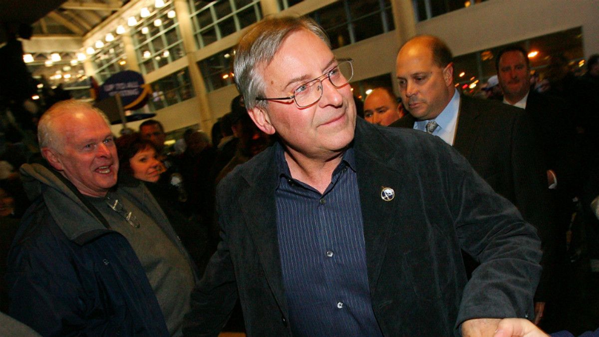 Buffalo Sabres owner Terry Pegula 'on verge' of buying Bills - Sports ...